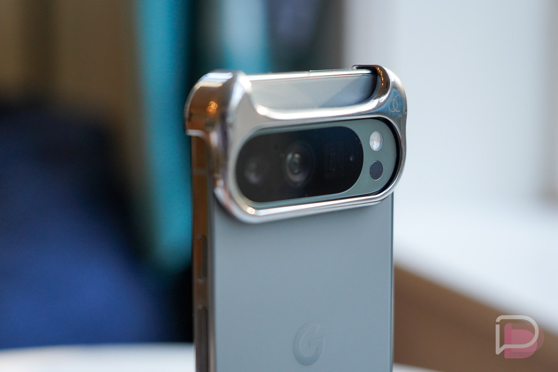 This Arc Pulse Pixel 9 Pro Case is Amazing