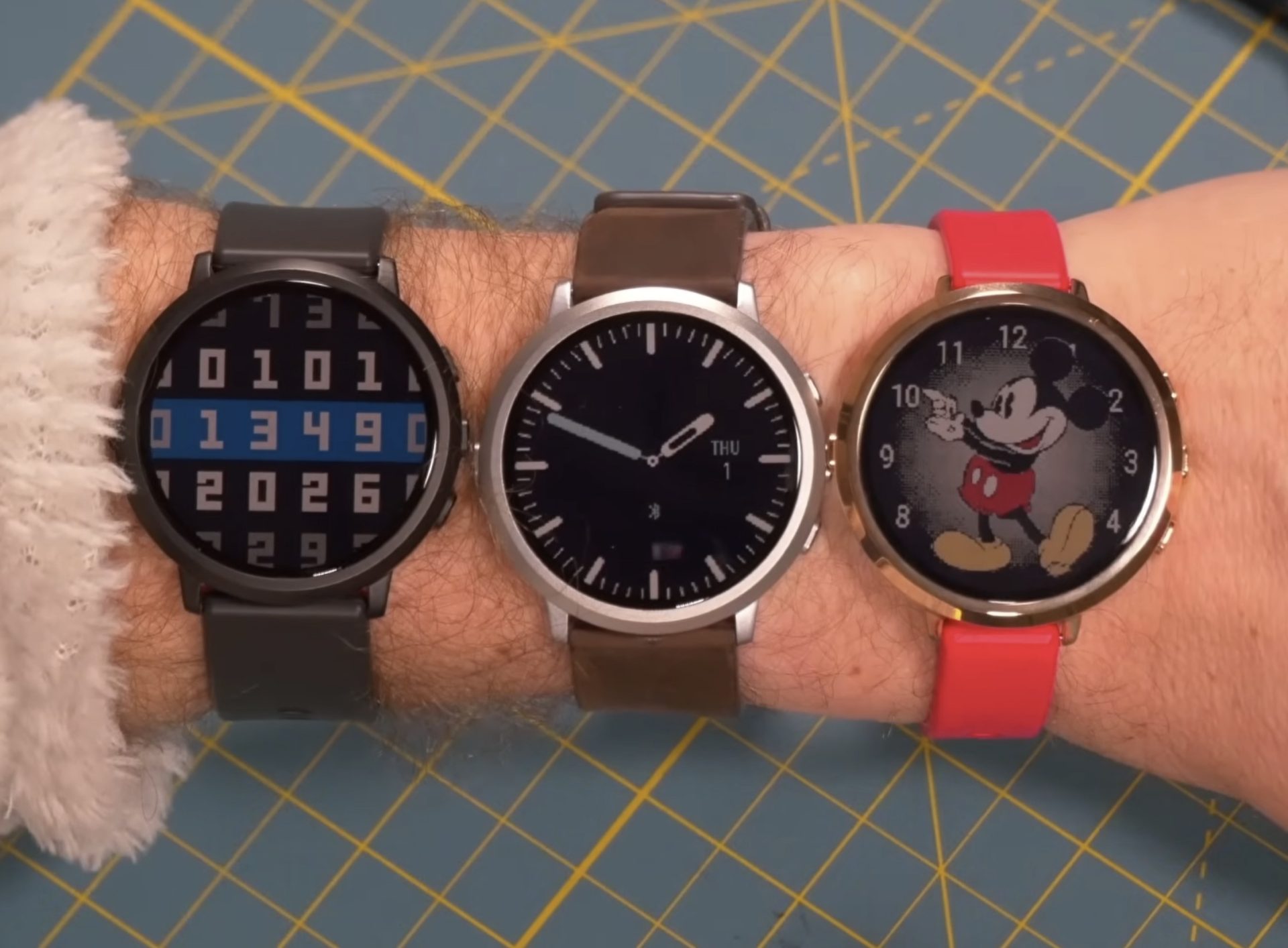 Pebble is Bringing Back Its Round Watch and It Actually Looks Great