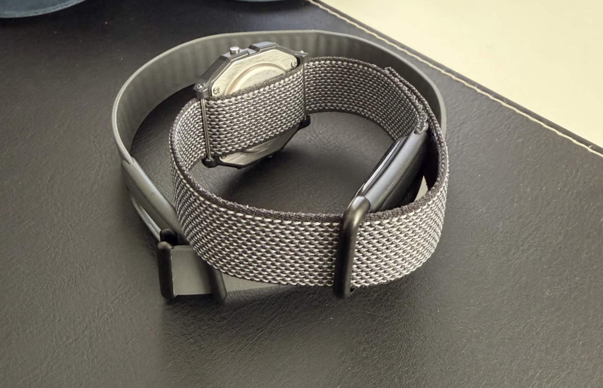 Fitbit Air Can Turn Into a Watch and the Trick is Super Easy